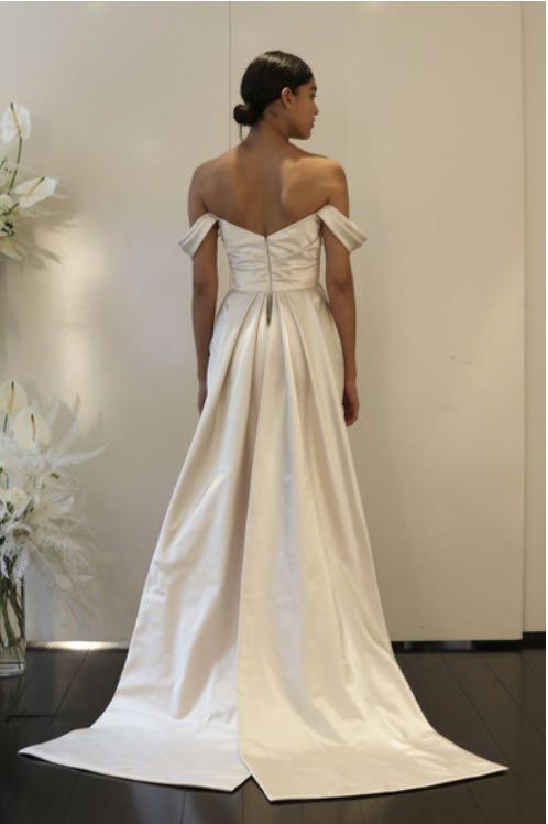 Amsale "Juniper" – Elizabeth Johns