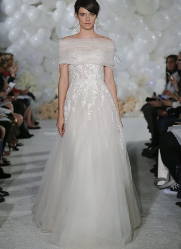 Mira Zwillinger "Mila" – Elizabeth Johns